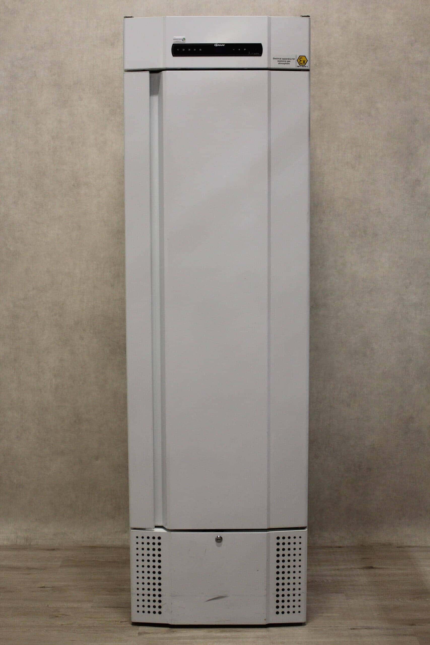 Gram BioLine RF425 LH Freezer - LabMakelaar Benelux
