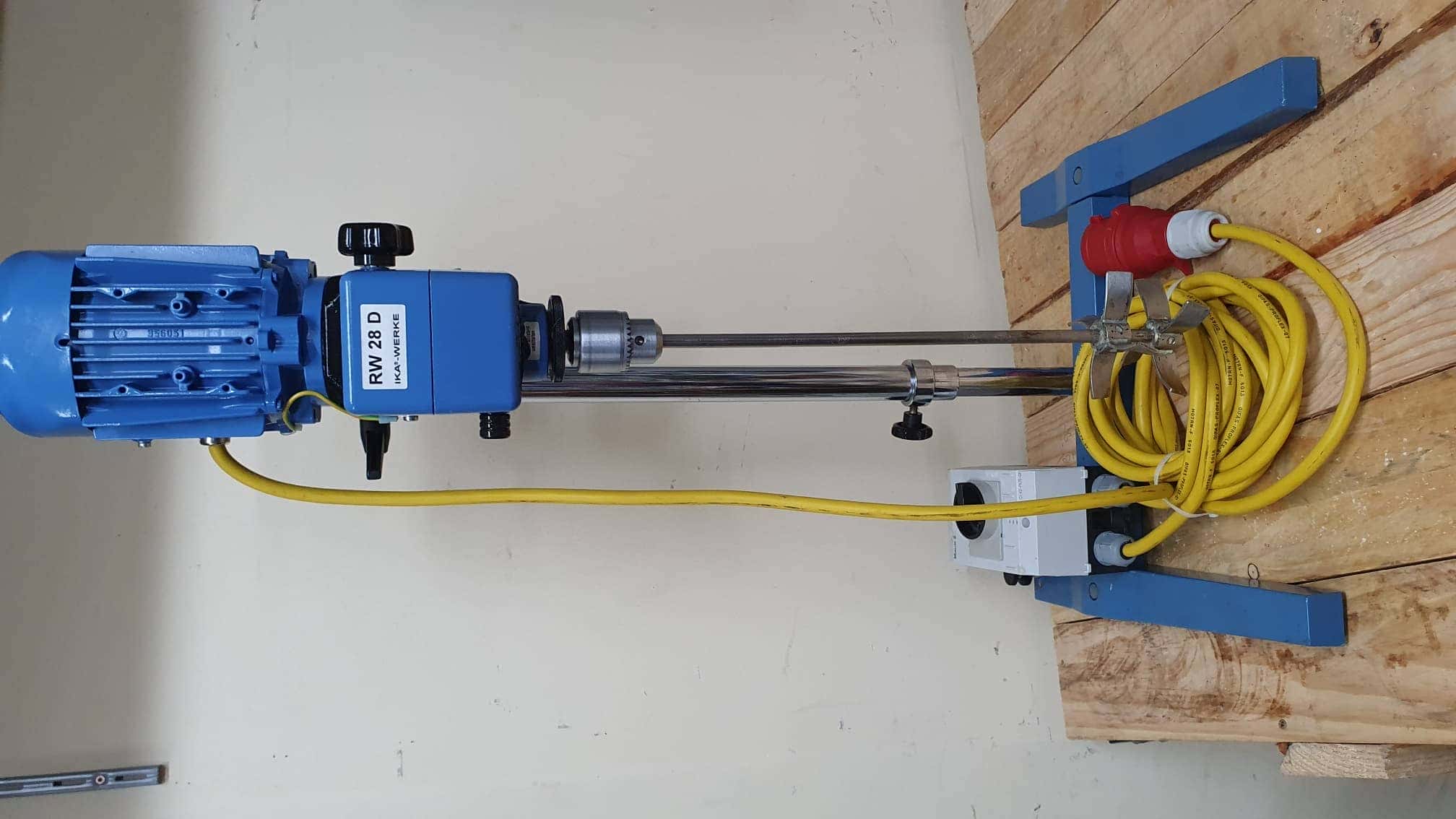IKA RW28D Overhead Stirrer - LabMakelaar Benelux