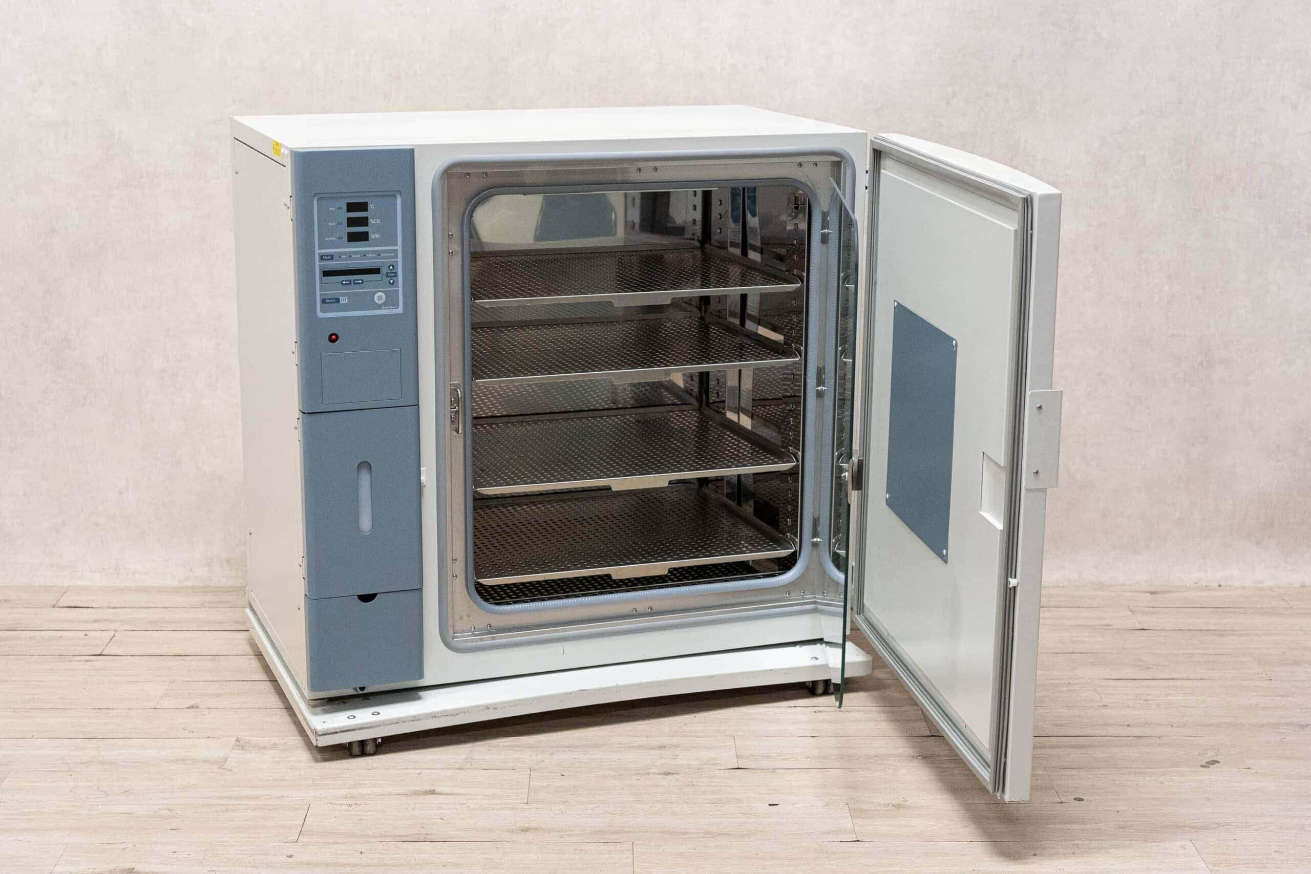 Thermo Forma Steri-Cult 3311 CO₂ Incubator - LabMakelaar Benelux