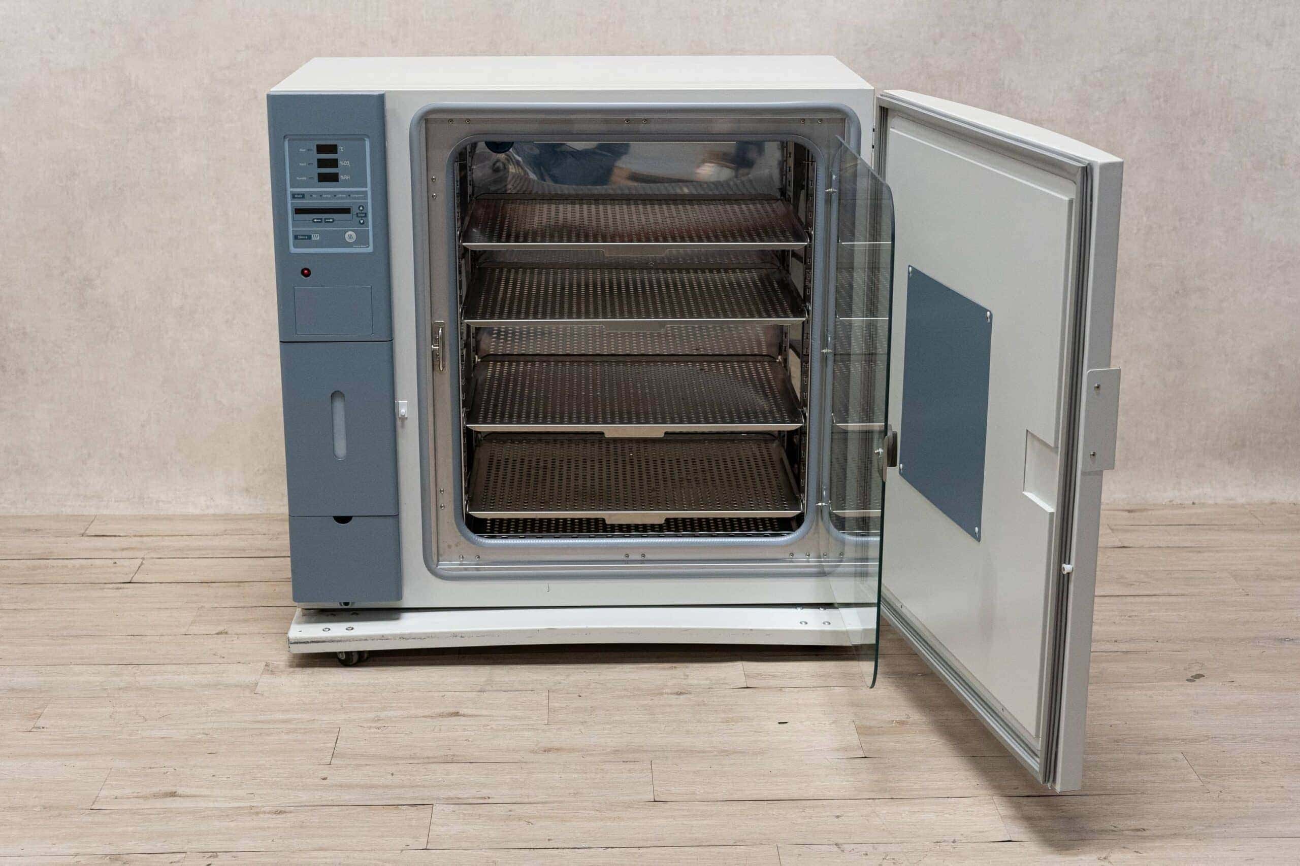 Thermo Forma Steri-Cult 3311 CO₂ Incubator - LabMakelaar Benelux