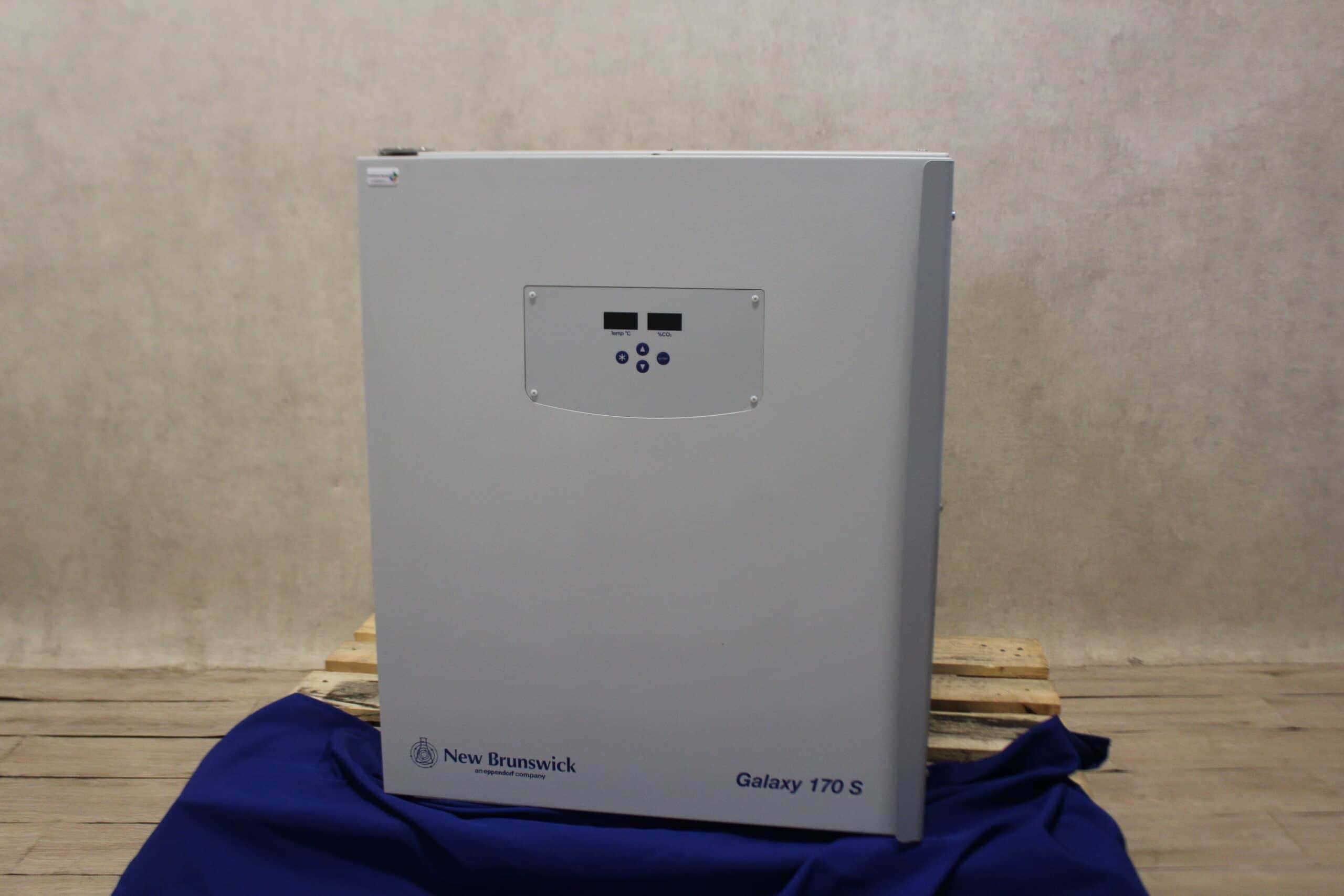 New Brunswick Galaxy 170S CO₂ Incubator - LabMakelaar Benelux