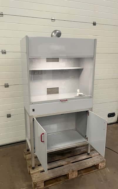 BDT GMBh 9608 Fume hood with extractor fan - LabMakelaar Benelux