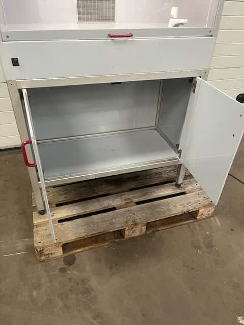 BDT GMBh 9608 Fume hood with extractor fan - LabMakelaar Benelux