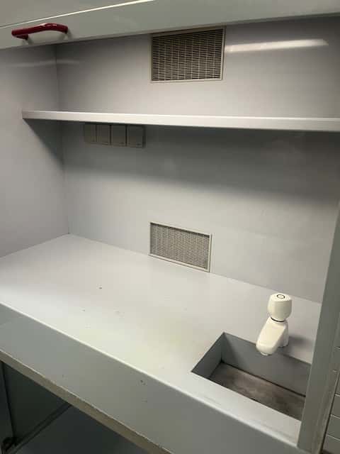 BDT GMBh 9608 Fume hood with extractor fan - LabMakelaar Benelux