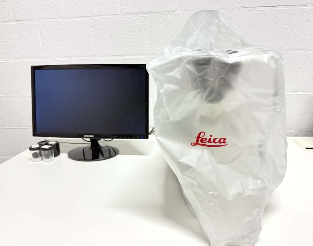 Leica DMi1 Inverted Microscope - LabMakelaar Benelux