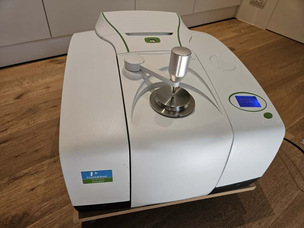 PerkinElmer Spectrum Frontier FTIR - LabMakelaar Benelux