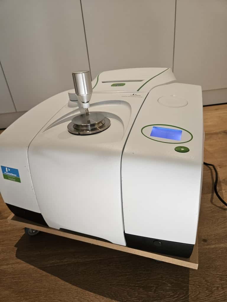 PerkinElmer Spectrum Frontier FTIR - LabMakelaar Benelux
