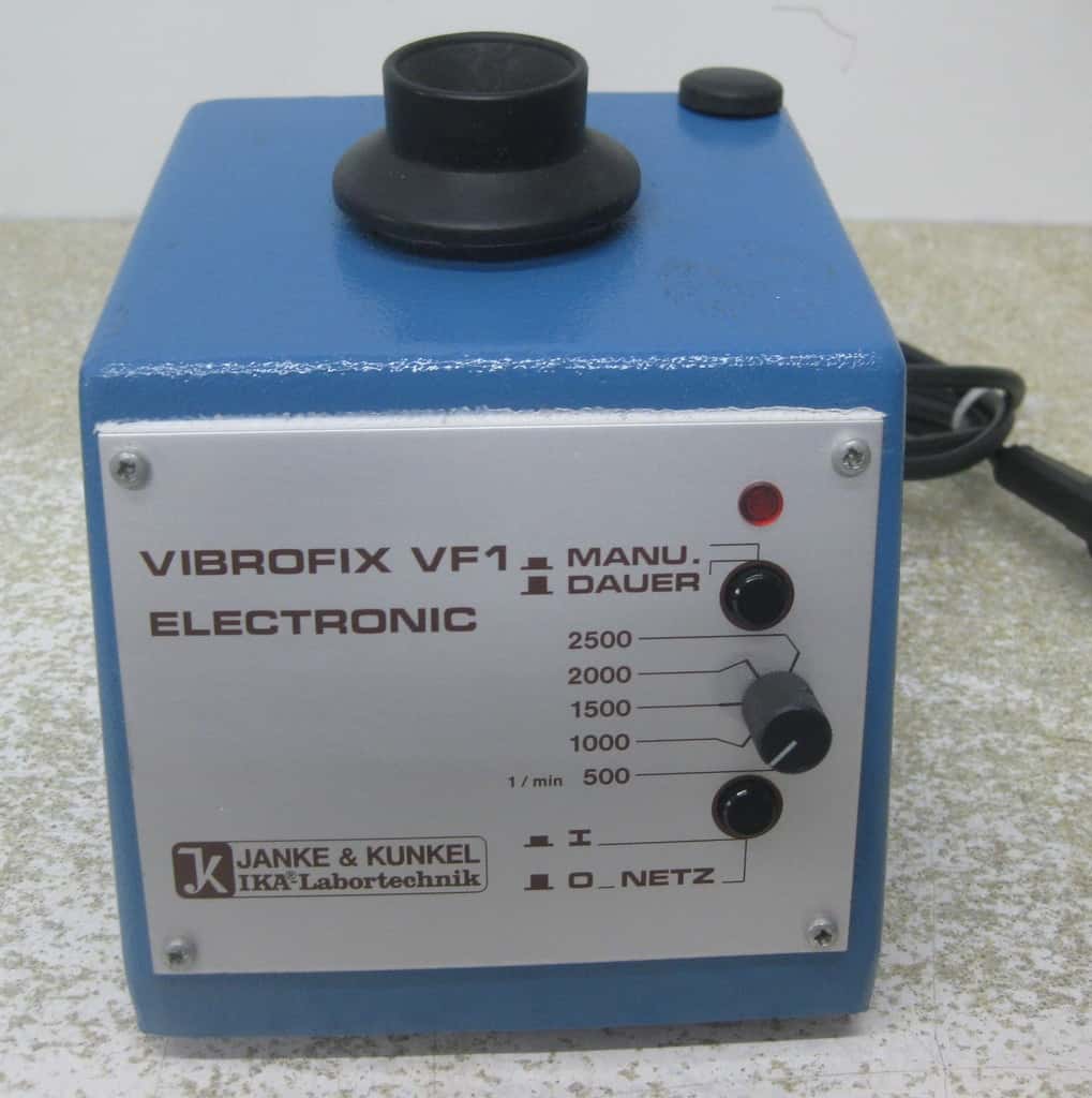 2 x IKA Vortex Mixers, type VF1 - LabMakelaar Benelux