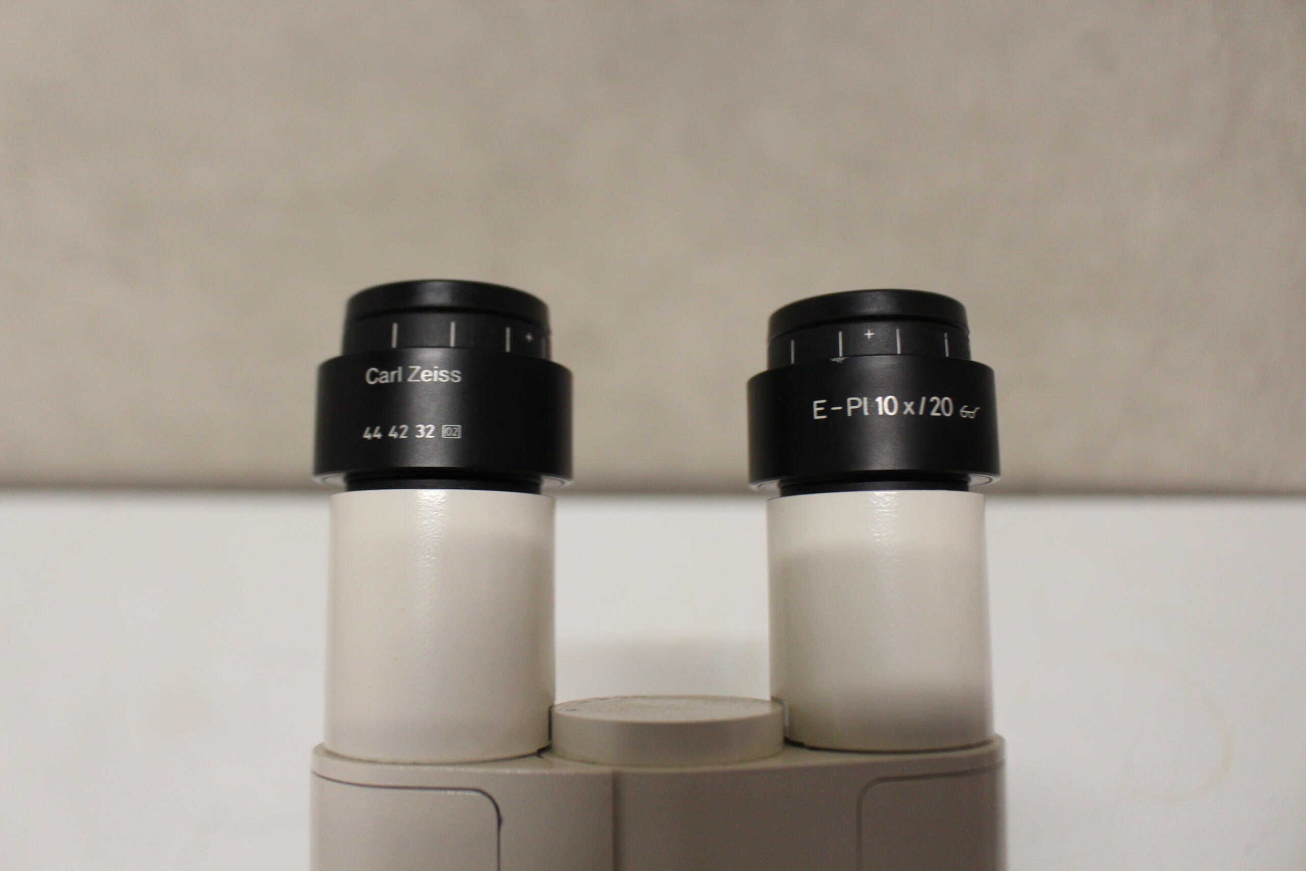 Zeiss Axiolab Trinocular Transmitted Light Microscope - LabMakelaar Benelux