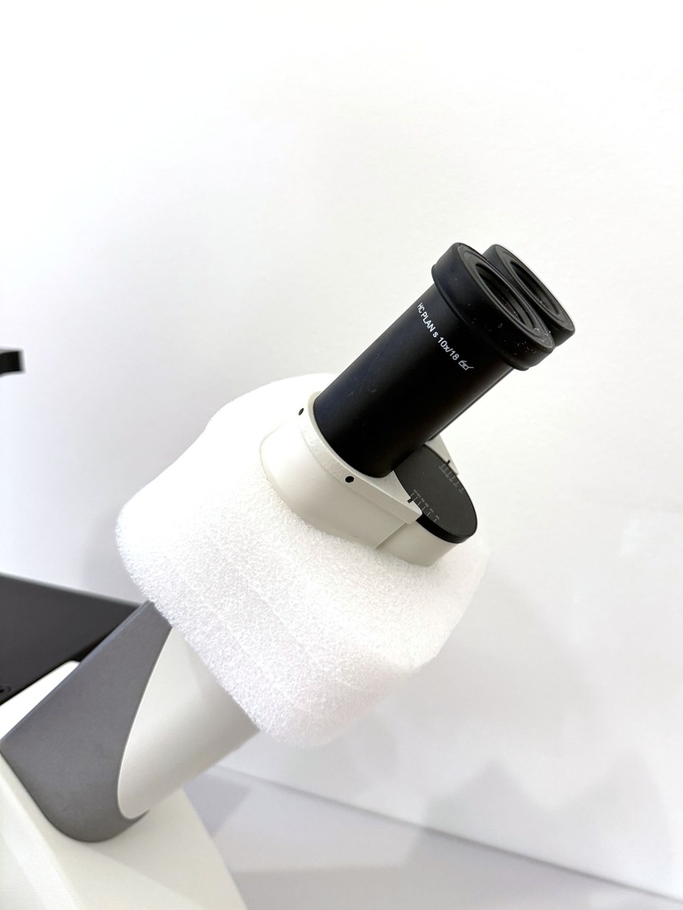 Leica DMi1 Inverted Microscope - LabMakelaar Benelux