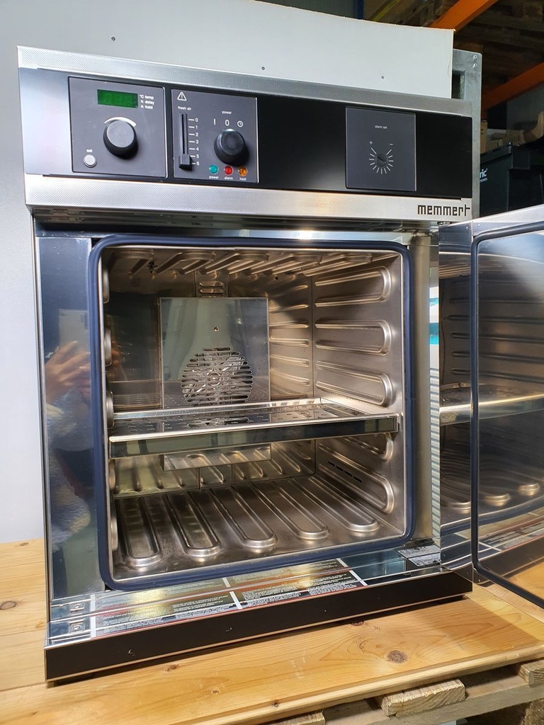 Memmert ULE 400 Drying Oven - LabMakelaar Benelux